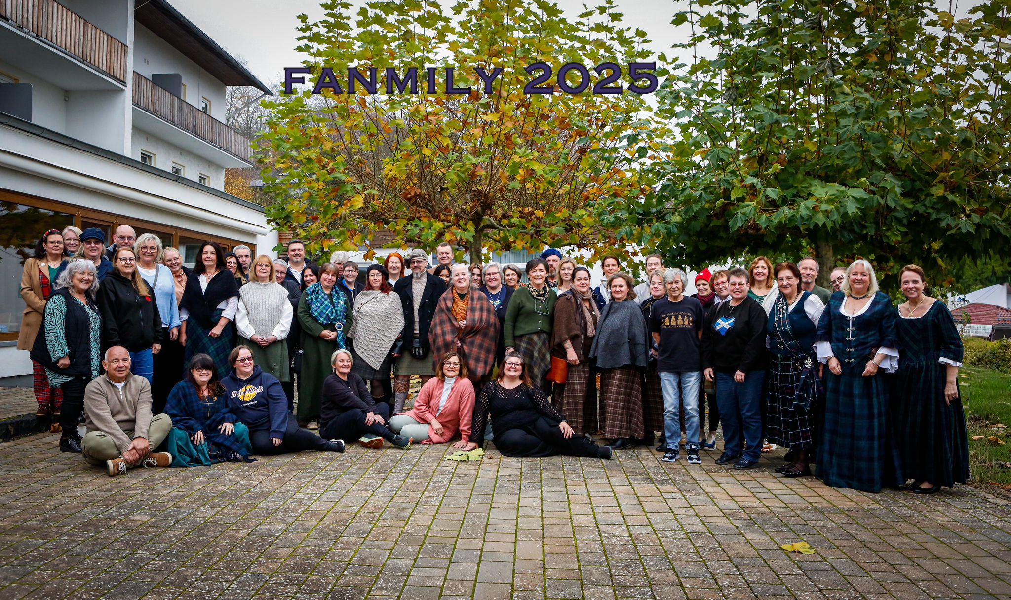 FaNmily hilft der „Ersten Pferdeklappe“ – Diana Gabaldon